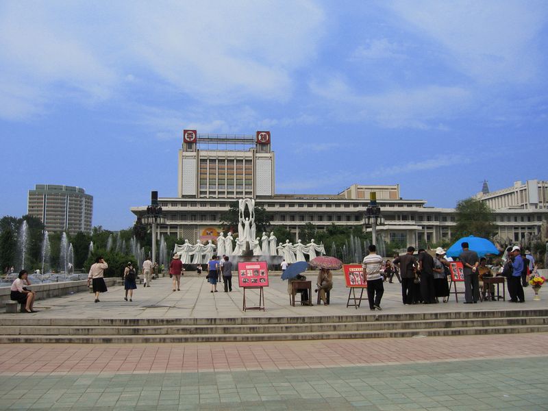 Mansudae Fountain Park | North Korea Travel Guide - Koryo Tours