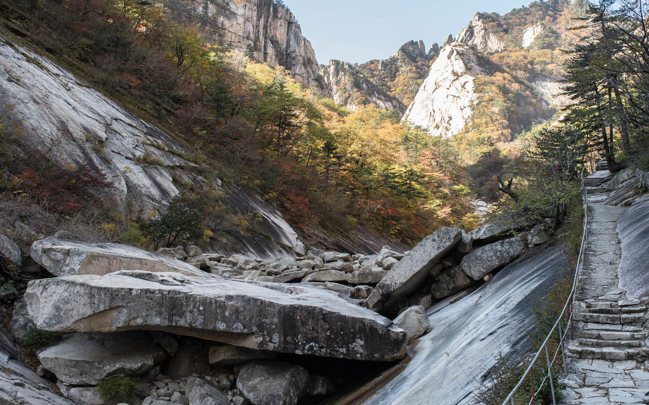 Private Tours to North Korea & Independent Travel Packages | Koryo ...